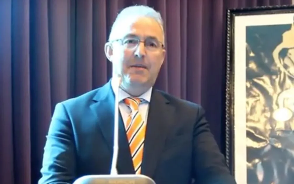 Ahmed Aboutaleb rend un hommage émouvant à son instituteur (vidéo)